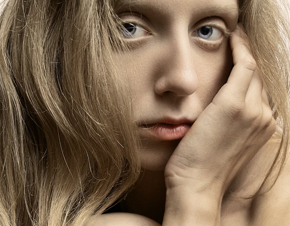 Barefaced Beauty: The No-Makeup Trend and Why It’s Taking Over – The ...